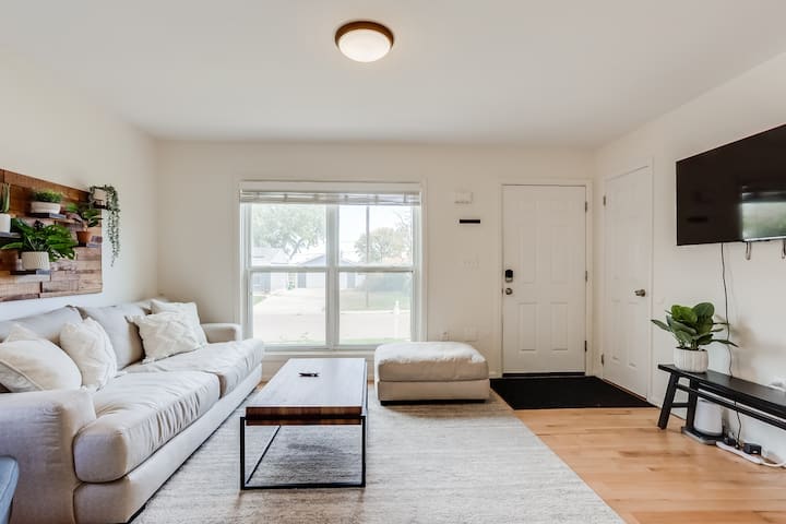 Sunlit Shoshone Haven I Central Denver W/backyard - Denver, CO