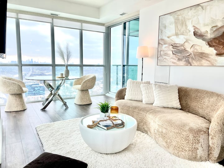Skyline Luxury 2br + 2ba | Dream Views - Toronto