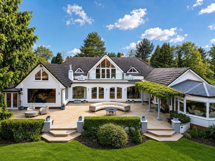 Torr Luxury 5br Villa| Sleeps 16|waterfall Front - ストラトフォード=アポン=エイヴォン