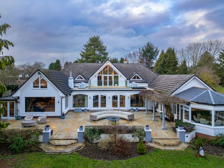 Luddington | Luxe Villa | River View | 16+ Guests - Stratford-upon-Avon