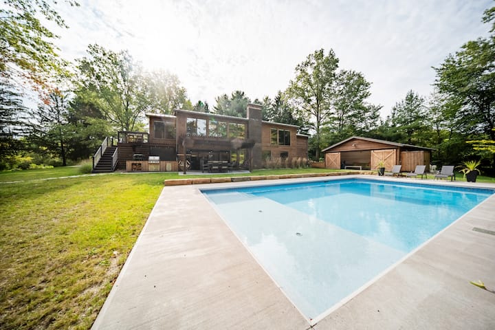 Private Lodge On 11 Wooded Acres - Macedonia, OH