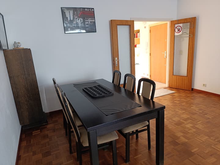 Appartement Très Grand Avec 2 Chambres - Forest