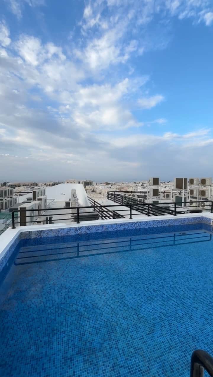 شقة فاخرة في قلب مسقط، العذيبة – مسبح وسينما وموقف - Muscat