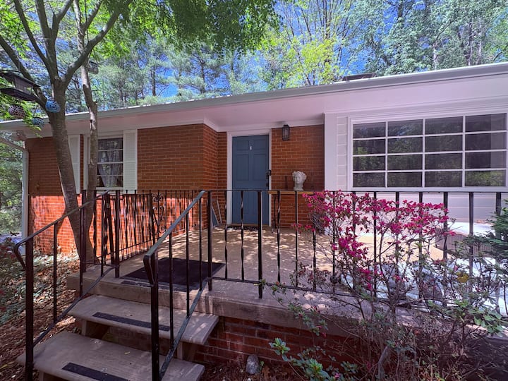 Grove Park Area Top Floor House (Monthly) Pets Ok - Asheville, NC