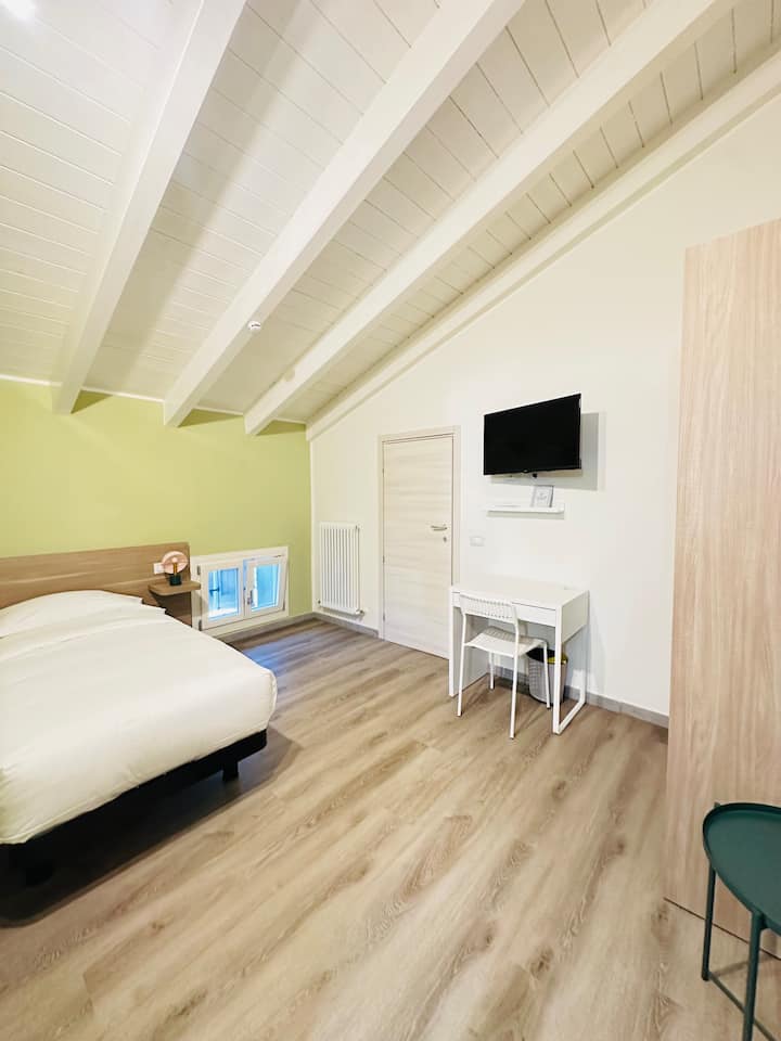 Stanza Singola Con Bagno, Ingresso Indipendente - Modena