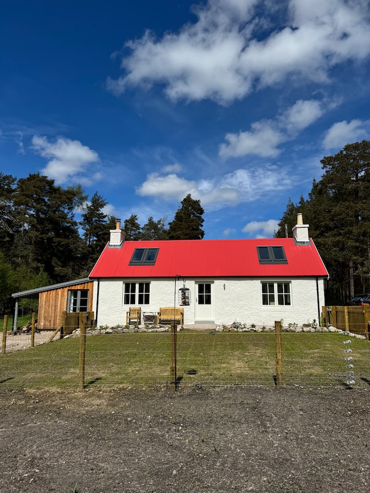 Charming Secluded Cottage, Nr Ballater, Cairngorms - Moray