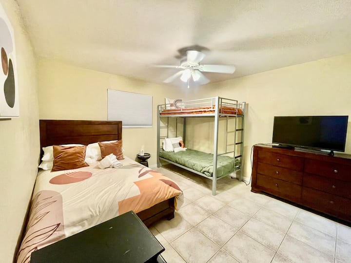Large Town Home ~10 Min To Uf, Free Parking - Gainesville, FL