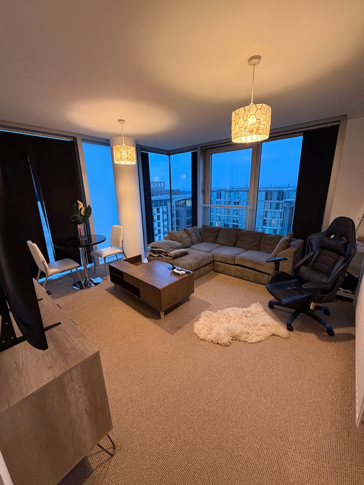 Milton Keynes Views | Luxe 9th-floor 1br - Milton Keynes