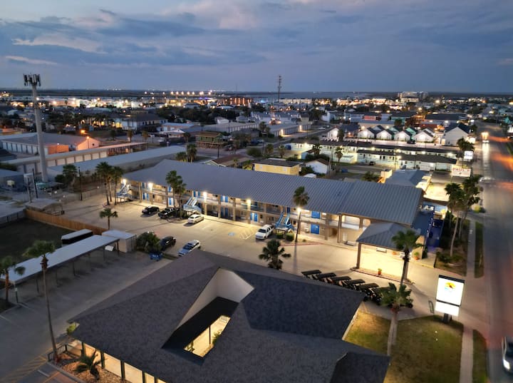 Alister Square Inn- Deluxe Single Room - Port Aransas, TX