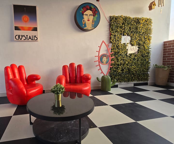 Retro Party Pad W Sunset Deck | Hottub |Karaoke - Bengaluru