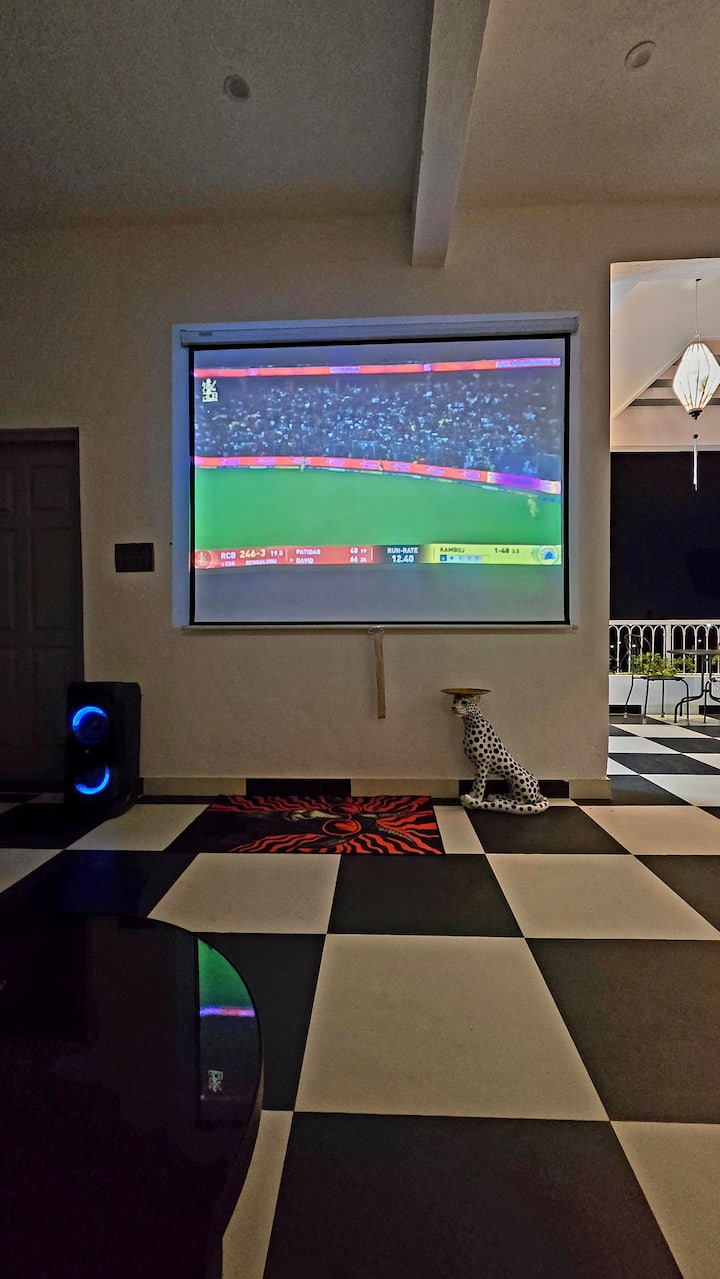 Retro Party Pad W Sunset Deck | Hottub |Karaoke - Bengaluru