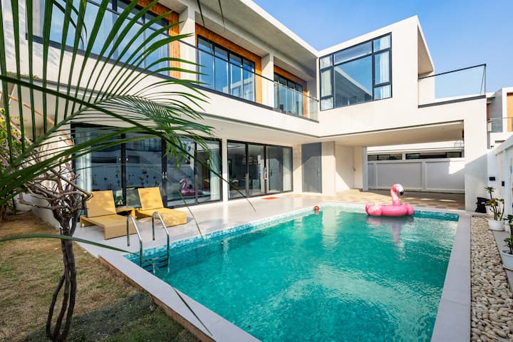 [8801]5房6卫/芭提雅/市中心/超豪华装修/独栋泳池别墅/现代风轻奢/超大空间/交通便利 - Thailand