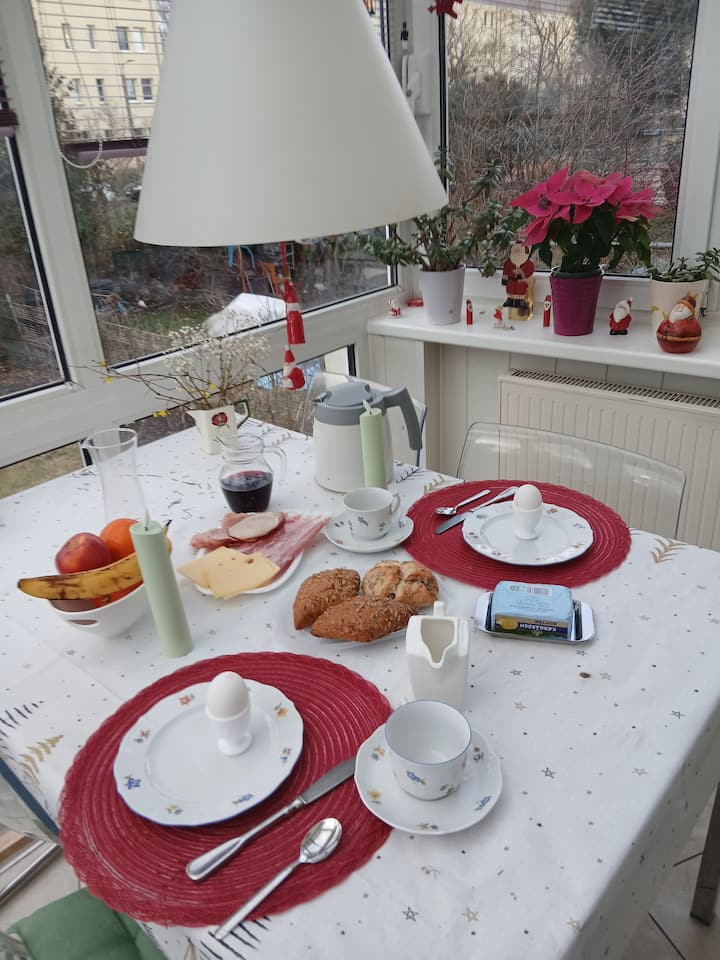 3 Zimmer, Eigenes Wc Und Gemeinsames Bad. - Leipzig