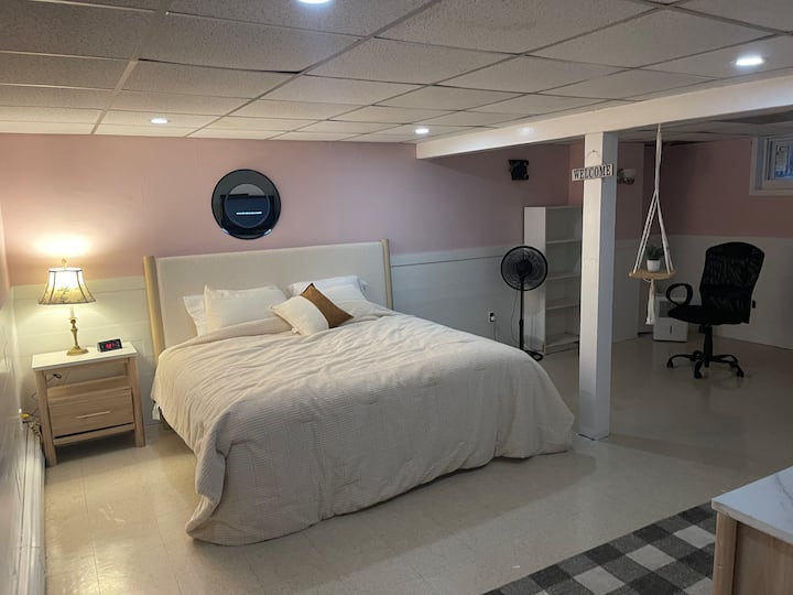 Lower Level Private Suite In Quiet Home - Manchester, NH