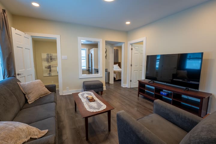 Comfortable Home Near Downtown Albany & Highway - Albany, NY