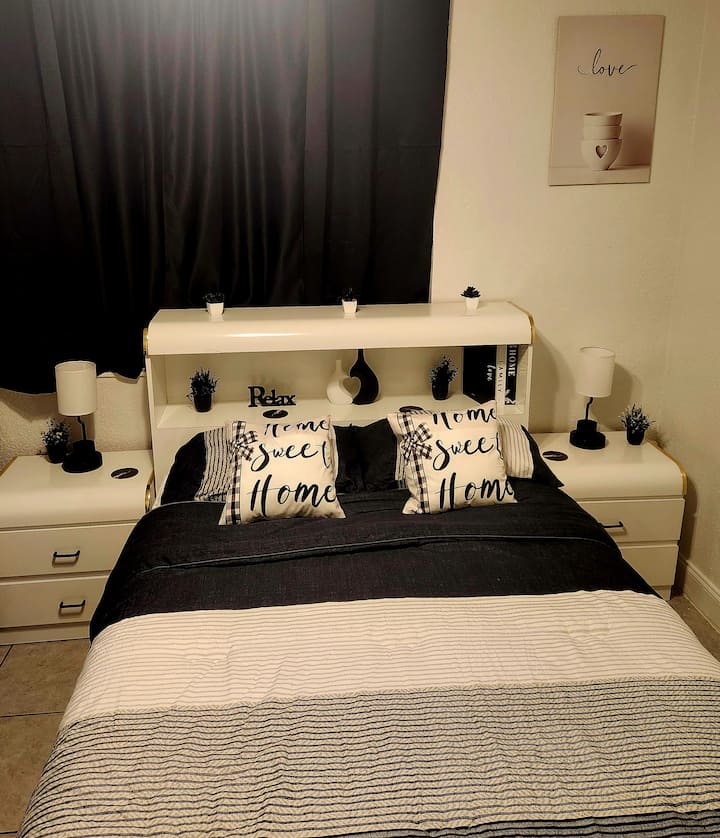 Comfy Hideaway - Hollywood, FL