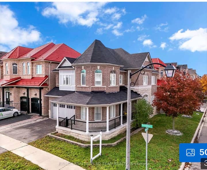 Beautiful Private Detached Home In Ajax! - Ajax