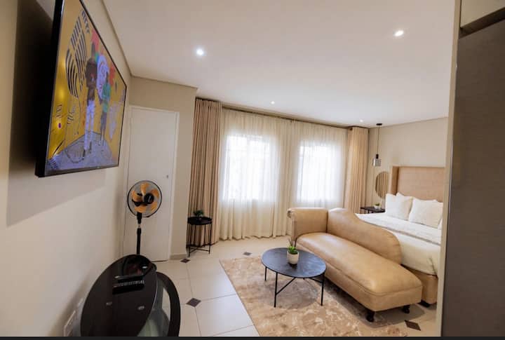 W322 Studio Apartment / Fully Equipped Kitchen - Harare