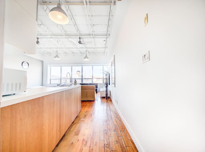 Luxurious City Loft | Queen Bed & Free Parking - Montreal