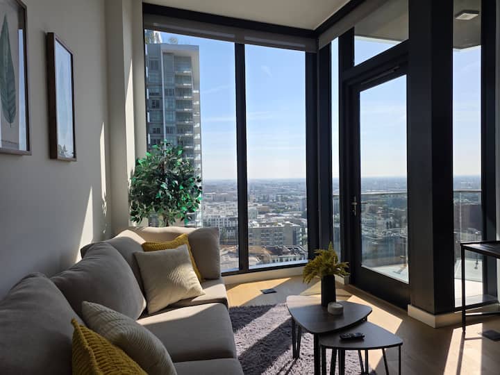 Beautiful Condo Near Crypto Arena - Burbank, CA