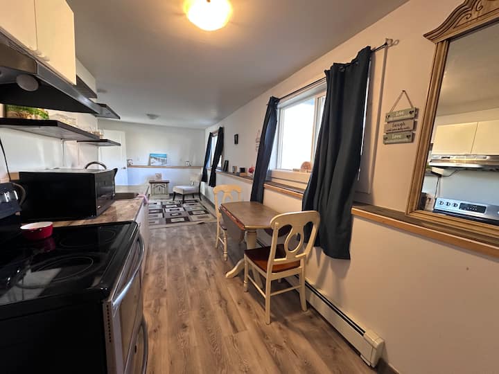 Burnside Cozy Apartment - Halifax, NS, Canadá