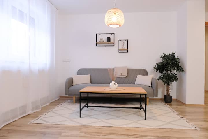 Wohlfühlapartment – Neu, Privat & Gratis Parkplatz - Attersee