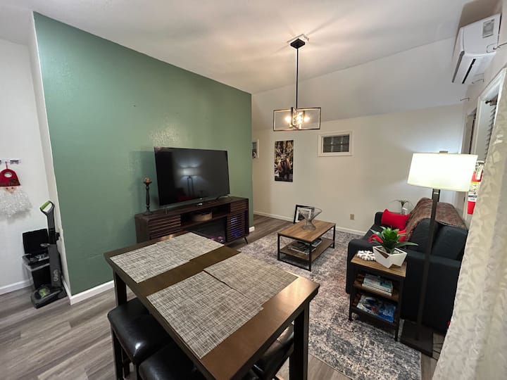 Cozy Independent Cabin At Castlewood Inn - Maggie Valley, NC