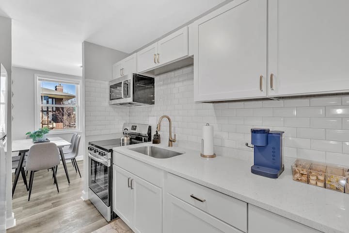 Cozy 4br 2ba Worth Home - Worth, IL