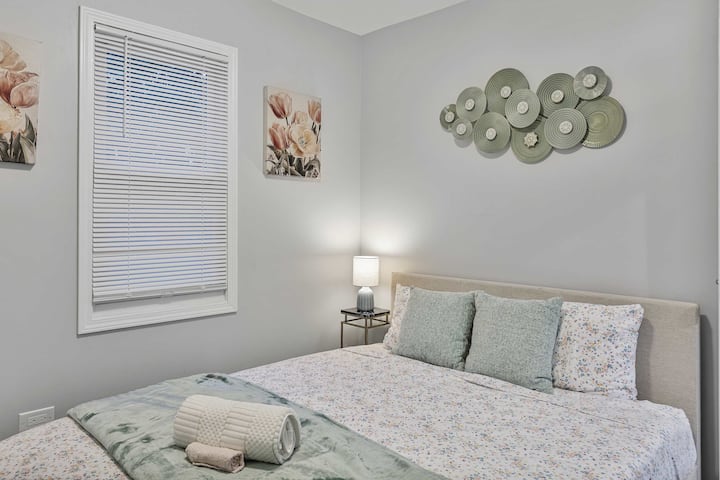 Cozy 4br 2ba Worth Home - Worth, IL