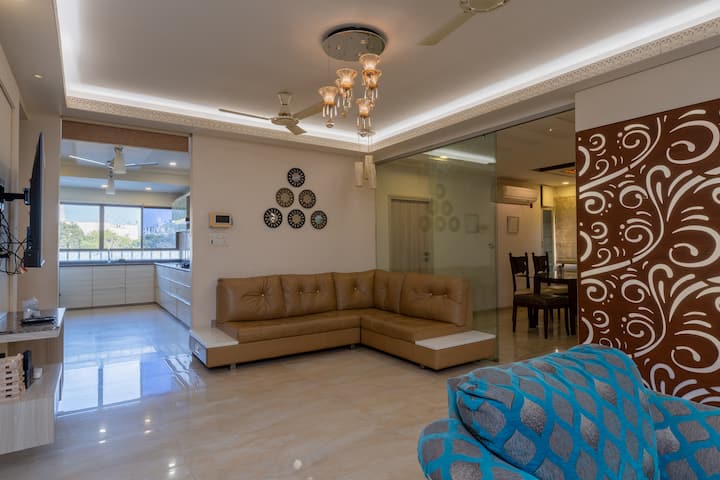 Alkapuri Duplex Penthouse Arya Stay - Vadodara