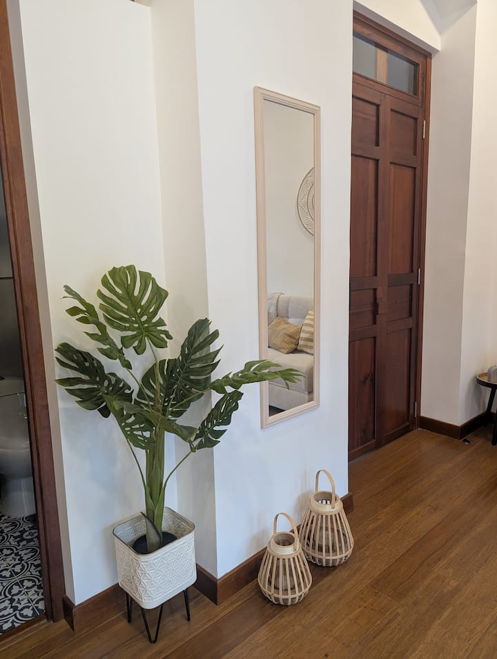 Suite Colonial Moderna Con Balcón - Cuenca