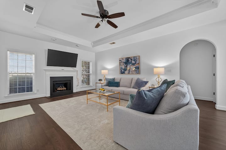 Main Level Luxury Living In Vestavia Hills! - Hoover, AL