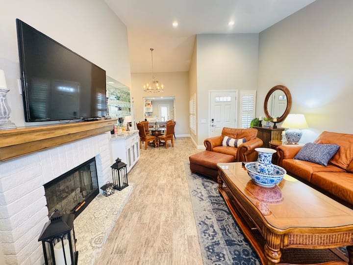 Beautifully Updated 2bd 2ba Single Story Condo - Palm Desert, CA