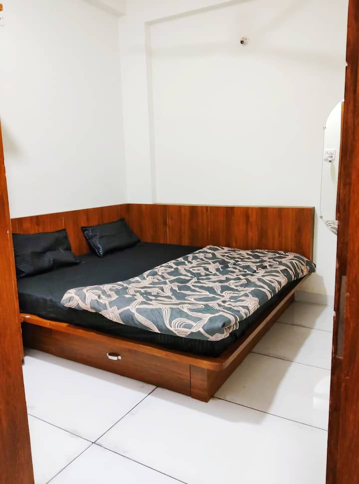 1bhk Corporate Stay|couple-friendly|prime Location - Indore