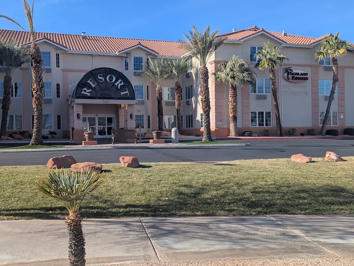 Accessible Studio: Pool Golf Casino Sports Complex - Mesquite, NV