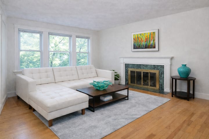 Spacious Sunny Charming Apartment, Patio, Parking - Boston, MA