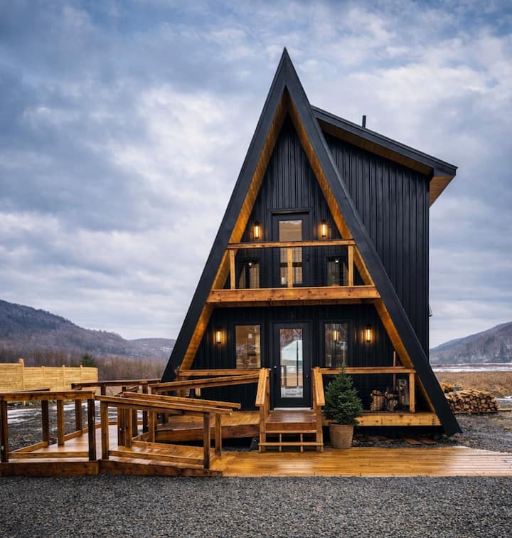 The Peaks Luxury Chalets With Hot Tub - Ingonish Beach, NS