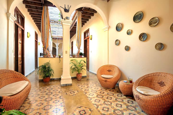 Luxury Old Havana Colonial House-generator & Wi-fi - Havana