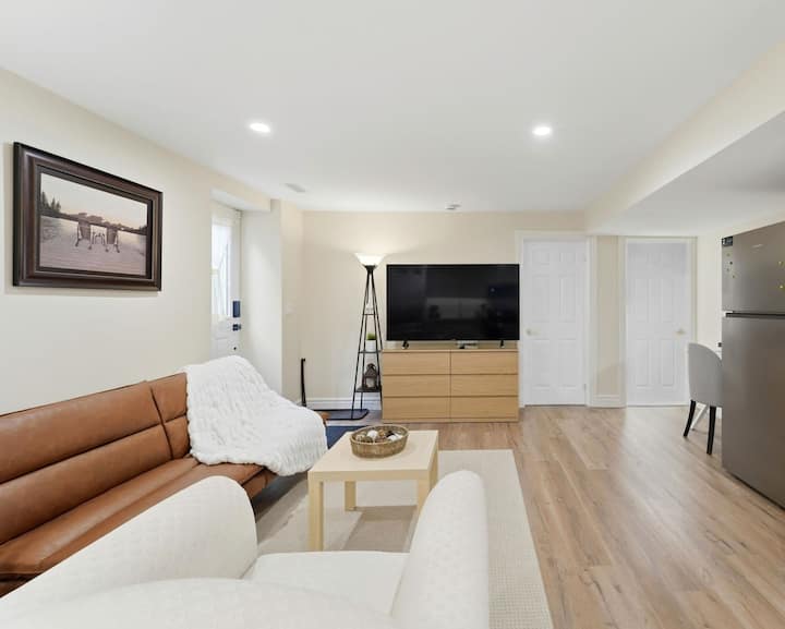 Charming Cozy Lower-level Suite In A Quiet Area - Oshawa