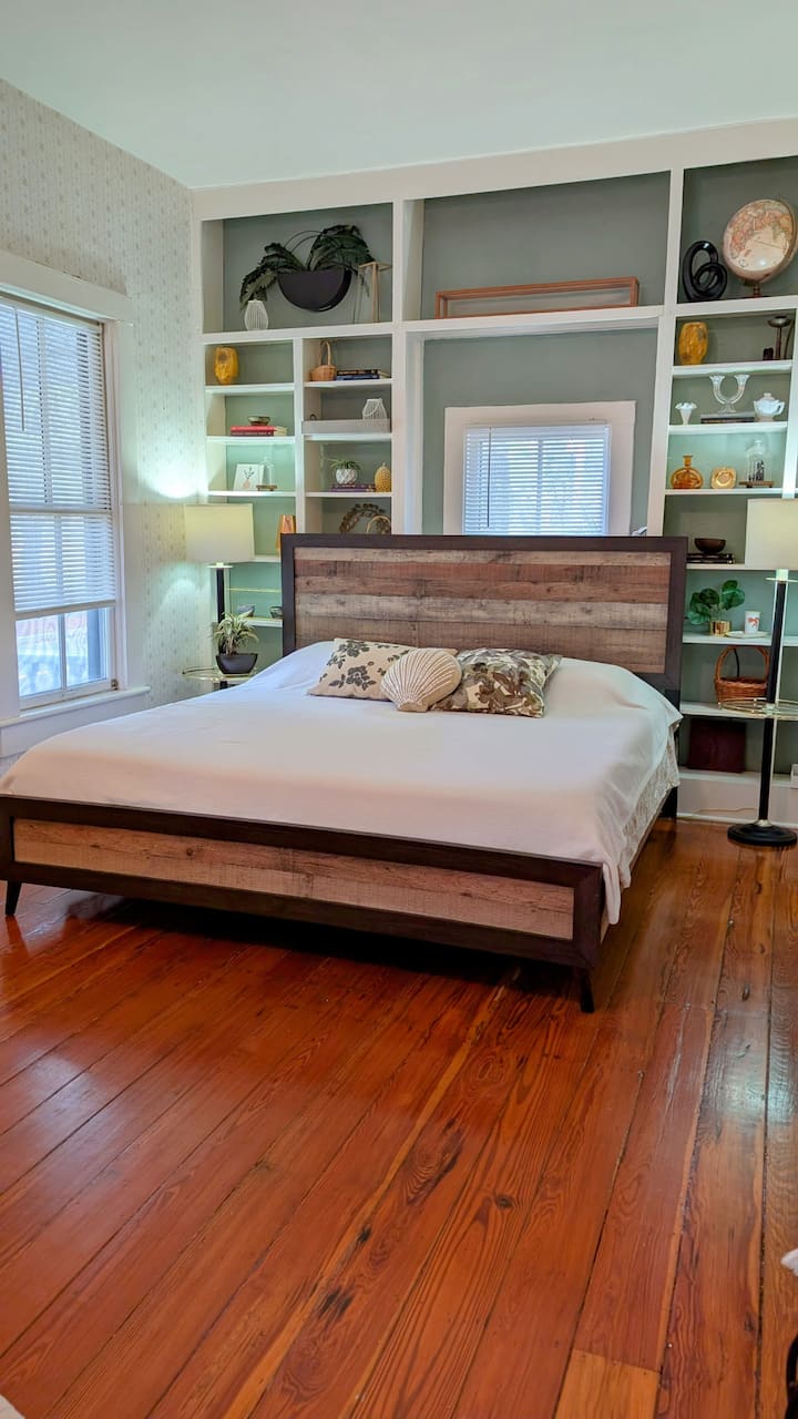 The Historic Red Cottage In Downtown Gainesville - Gainesville, FL