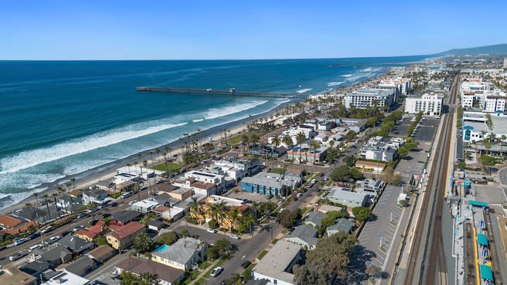 The Two Eleven Collection #E, The Sandbar Suite - Oceanside, Californie