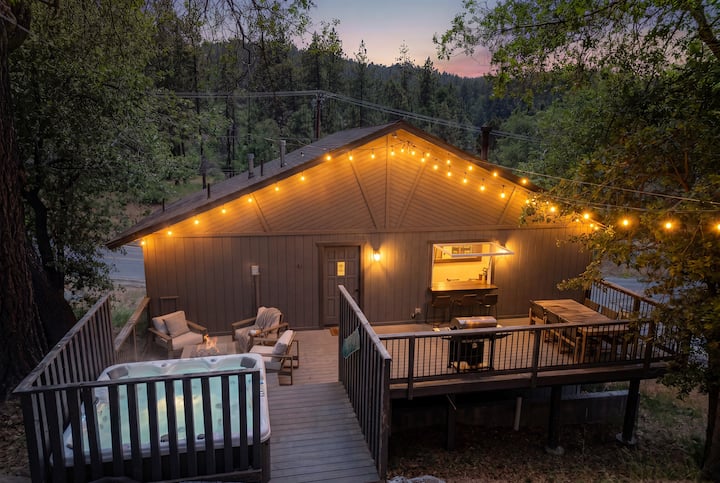 Renovated W/ Hot Tub, Walk To Zoo & Golf, Firepit - Big Bear Lake, CA