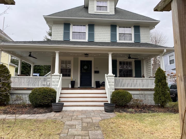 Family Home In Diverse, Multicultural Nyc Suburb - Paterson, NJ