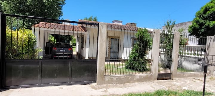Casa De Francisco, Chalet Con Parque En La Costa - Santa Teresita