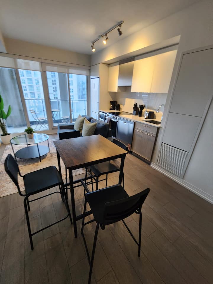Great Location Sleeps 4! - St. Catharines