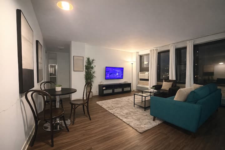 Sunlit & Chic 2br Retreat - Fuller Park - Chicago