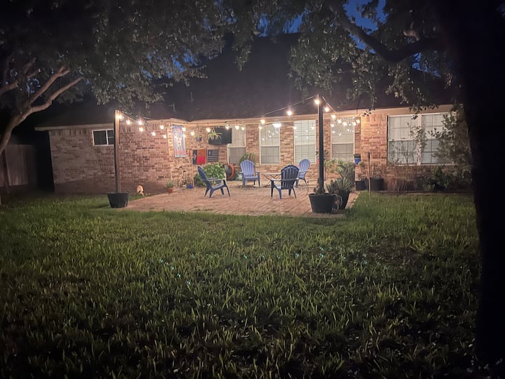 Spacious Cozy Retreat W/patio In Prime Location - Mission, TX