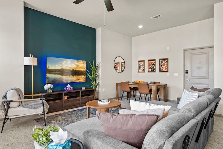 Elegant Apt | Minutes To Dtwn + Airport | Pool/gym - Onion Creek - Austin