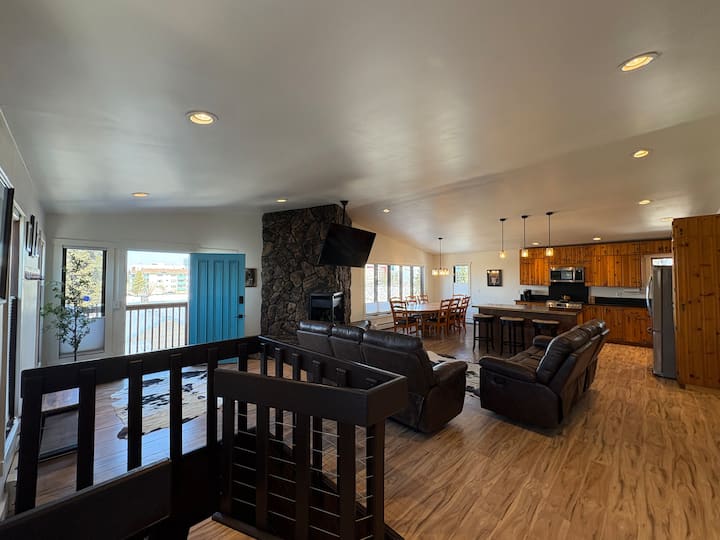 Newly Remodeled Hotel Like Downtown Anchorage Home - Anchorage, AK