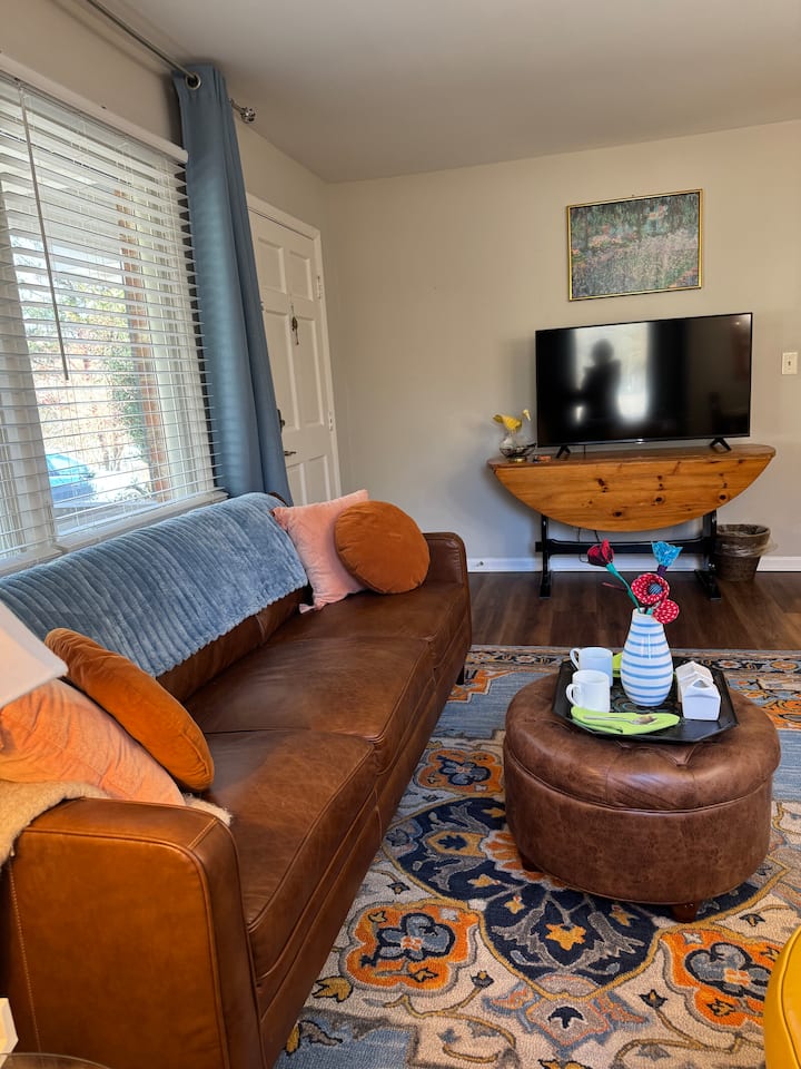 Magnolia Place
(1king, 1 Queen) - Chapel Hill, NC